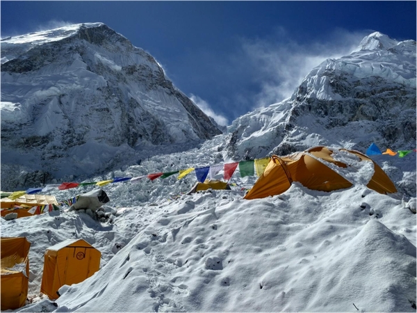 Everest ER: Medicine at the Top of the World – The Outdoor Journal